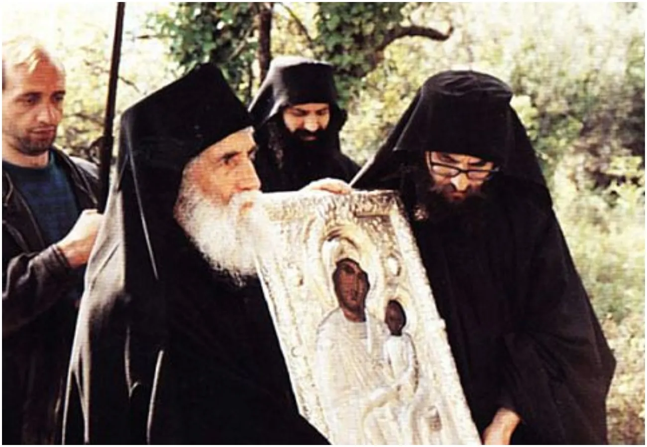 Άγιος Παΐσιος Συγκλονιστική μαρτυρία για την Παναγία και θαύματα