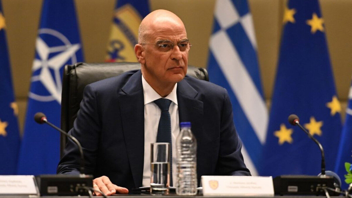 Έκτακτη σύσκεψη στο Υπουργείο Άμυνας για επίθεση στη χώρα